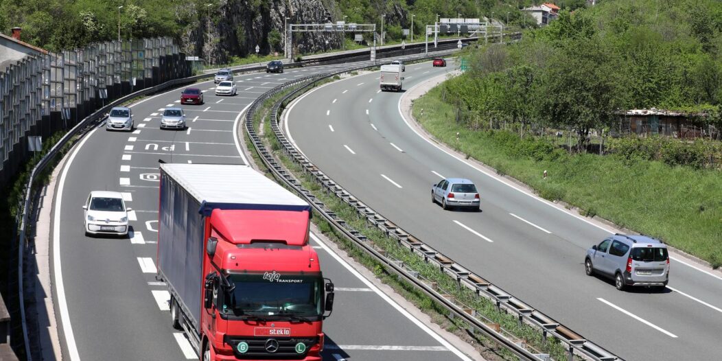 Tragedija na autocesti prema Rijeci: Vozilom riječkih tablica udario u ...