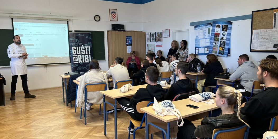 S važnošću konzumiranja ribe David Skoko upoznao i učenike opatijske HT ...