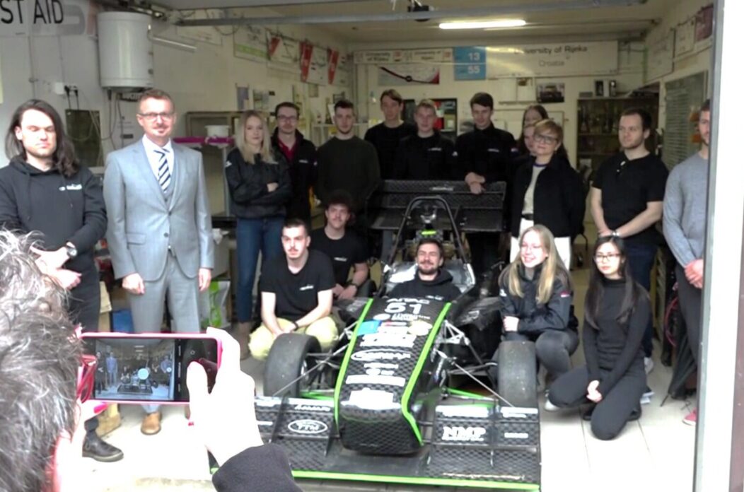 Mladi riječki inženjeri pokazali novi bolid i znanje koje konkurira najboljima | Riportal