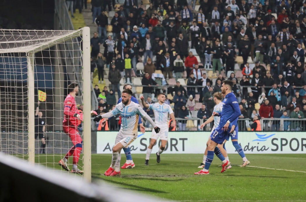 Briljantna Rijeka 'pregazila' Dinamo i zasjela na 1. mjesto tablice HNL-a. BBB od ljutnje skoro ...