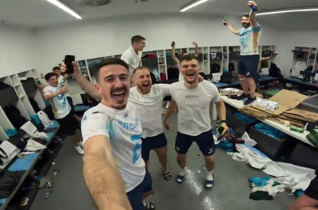 LUDO SLAVLJE U SVLAČIONICI Radeljić 'provalio' skrivenu kameru pa ipak ...